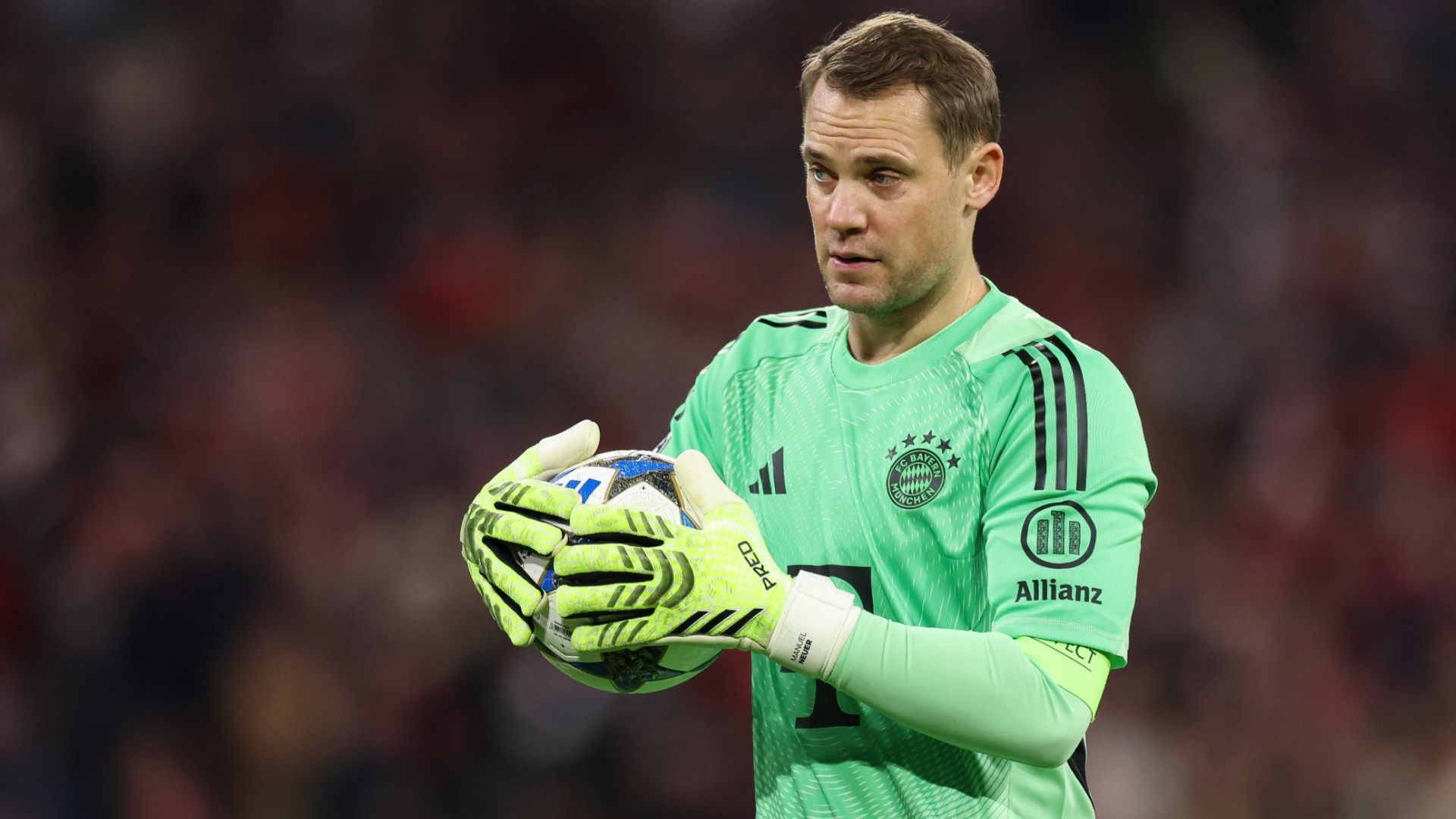 "Warst du denn schon einmal im Tor?": Manuel Neuer erteilt Reporter nach CL-Sieg des FC Bayern ...